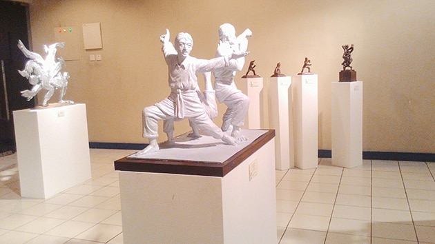 Jawaban dari "cari perlengkapan sekolah menggunakan bahasa Inggris dan ...